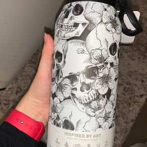 Hydrapeak | Kitchen | Limited Edition Hydrapeak Skull 32 Oz Bottle With ...